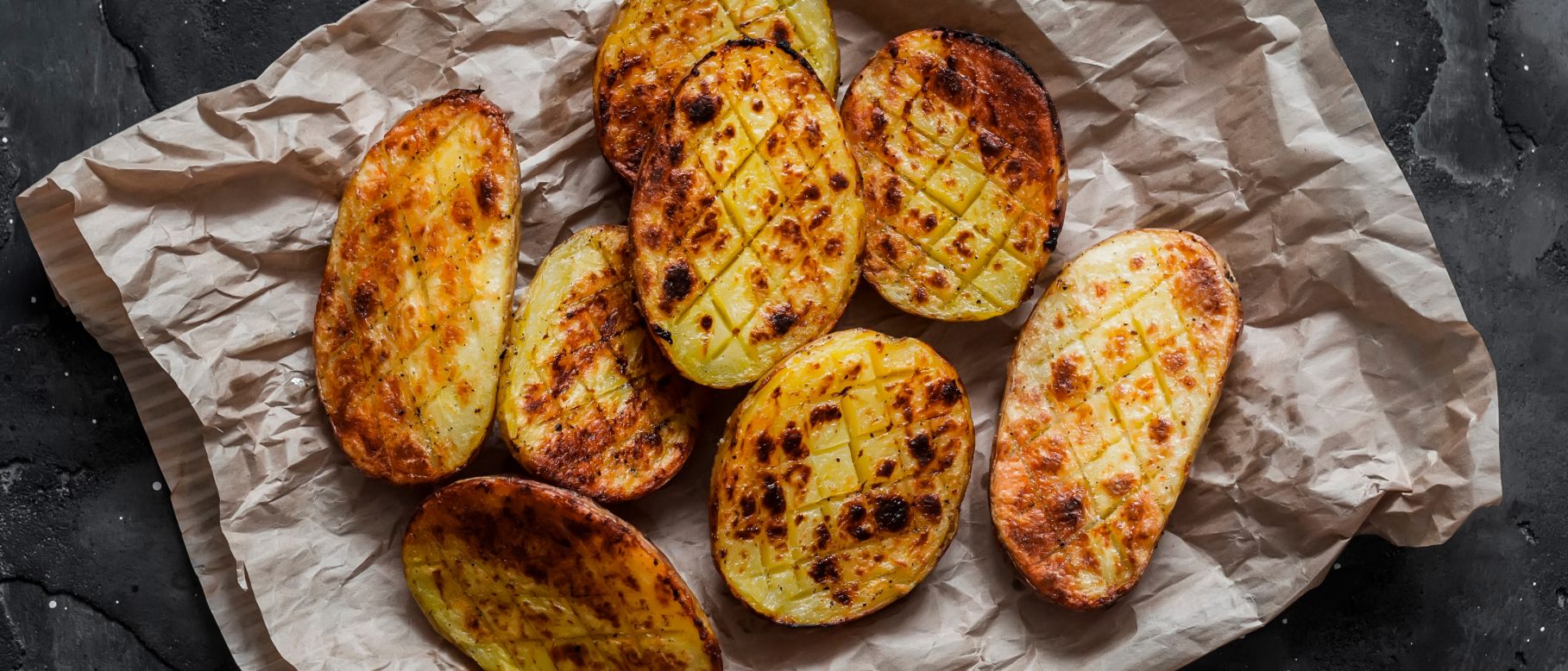 Ziemniaki z grilla w folii – ziemniaki z masłem czosnkowym | ALDI