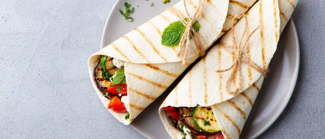 Tortilla z grilla z kurczakiem i warzywami – przepis | ALDI